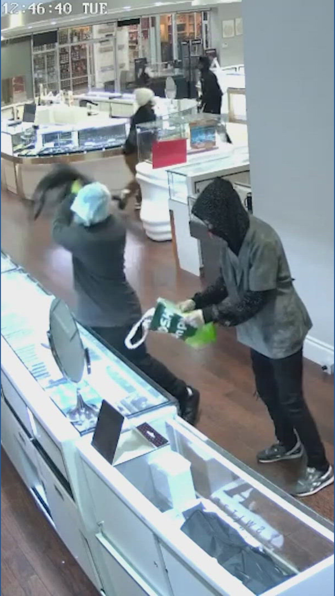 Round Rock jewelry store robbery caught on camera | kvue.com