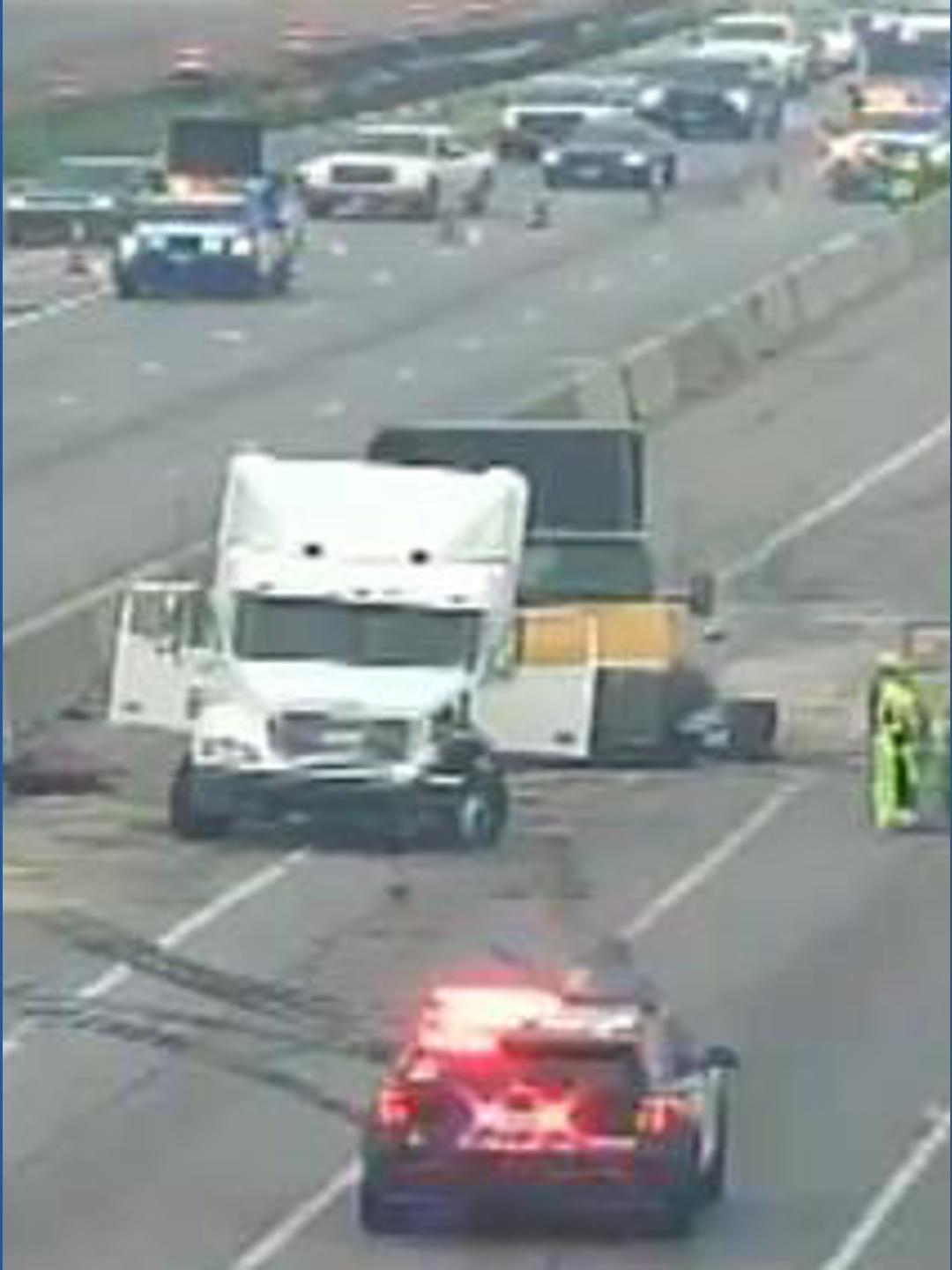 Officer injured after 2 crashes on I-35 in North Austin Sunday morning ...