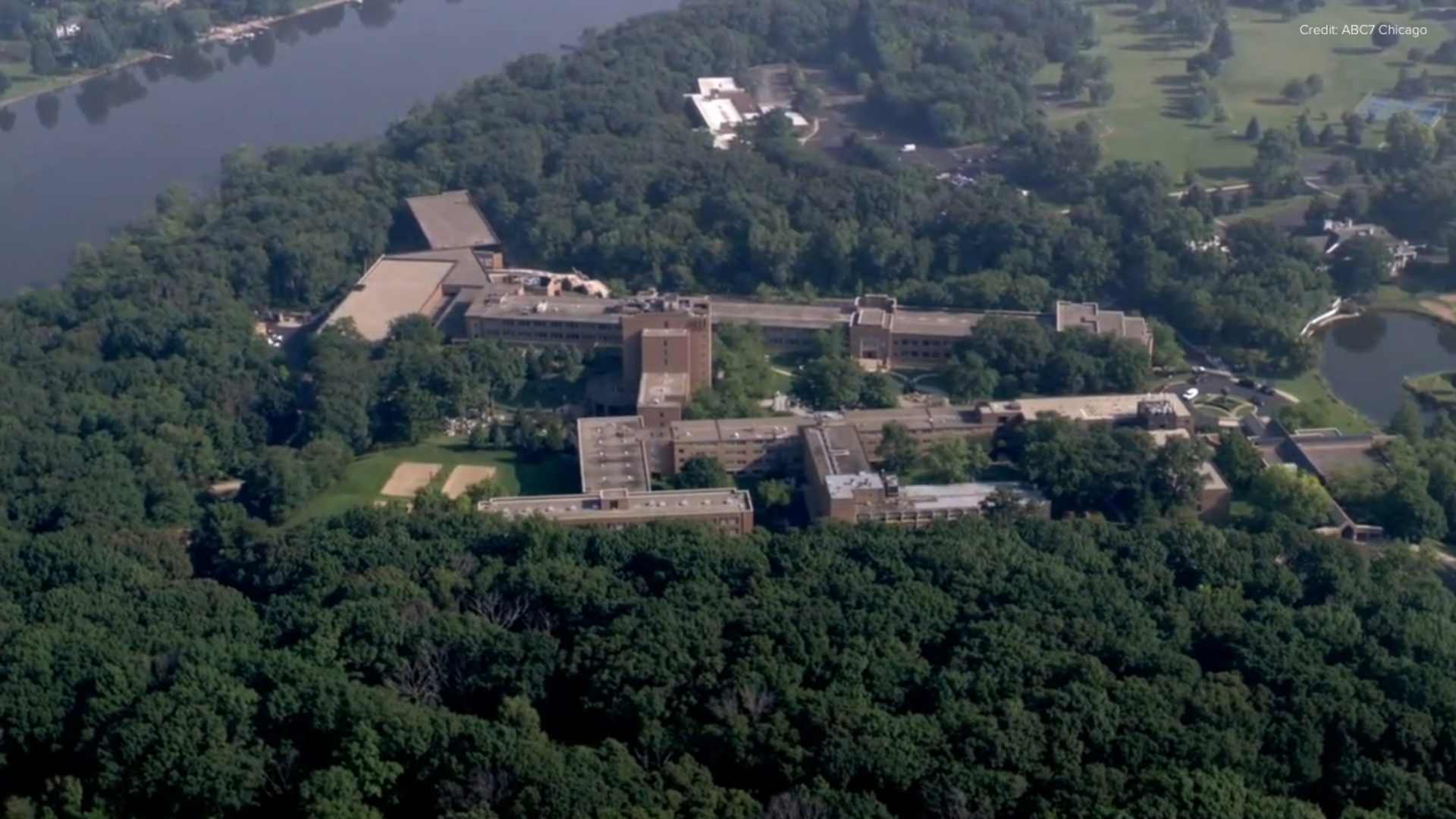 Texas Democrats evacuated from Illinois hotel after reported bomb ...