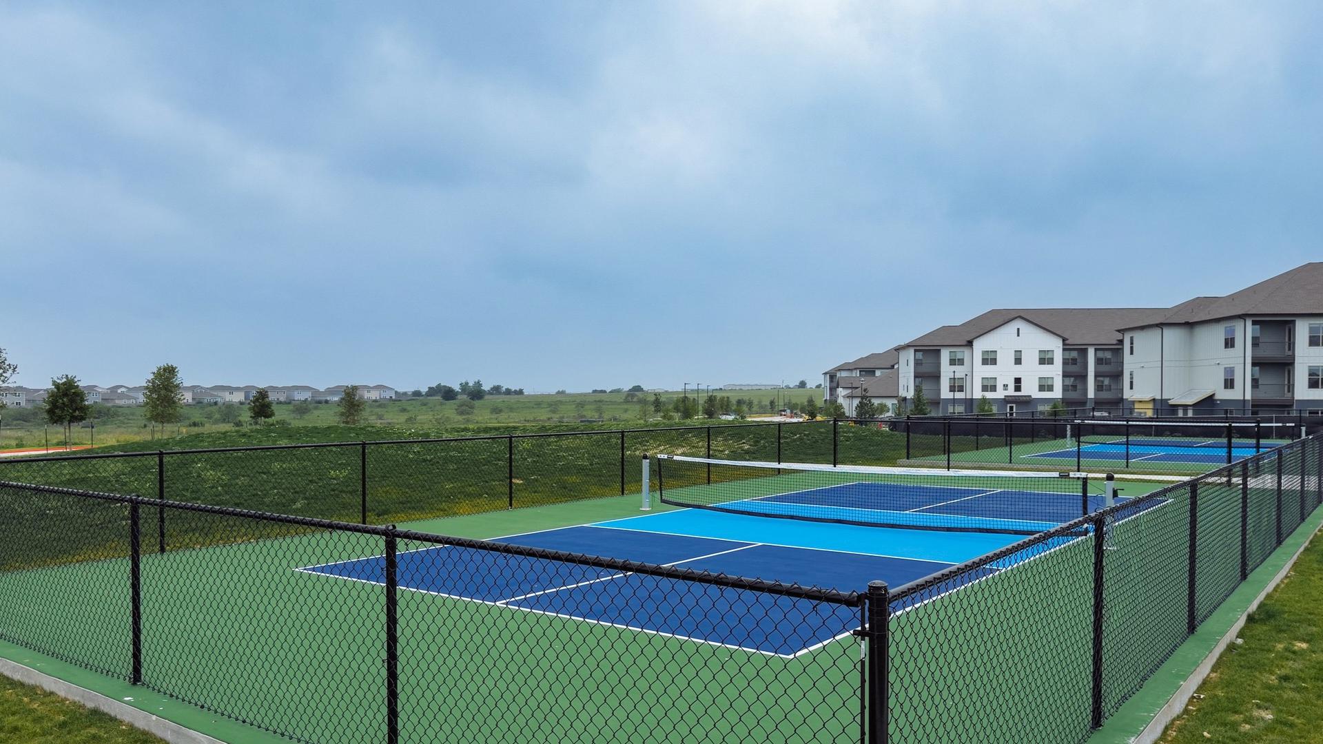 Hutto adds 2 new pickleball courts, disc golf course | kvue.com