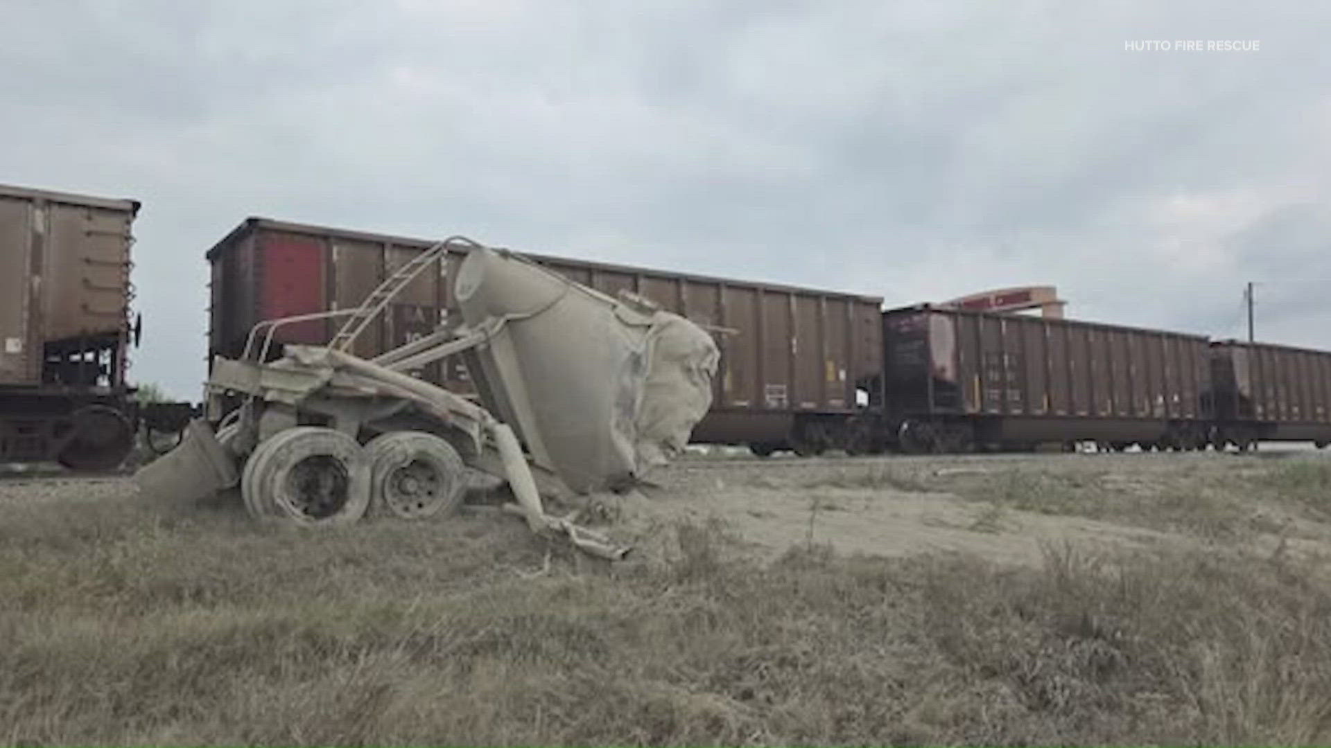 Wreck involving train closes exit ramp on US 79 in Hutto | kvue.com