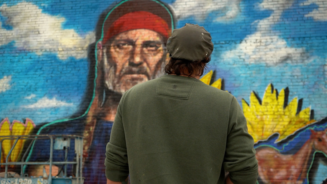 SNEAK PEEK: New Willie Nelson mural in Downtown Austin nears completion ...