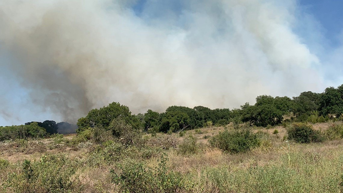Firefighters battle brush fire in South Austin | kvue.com