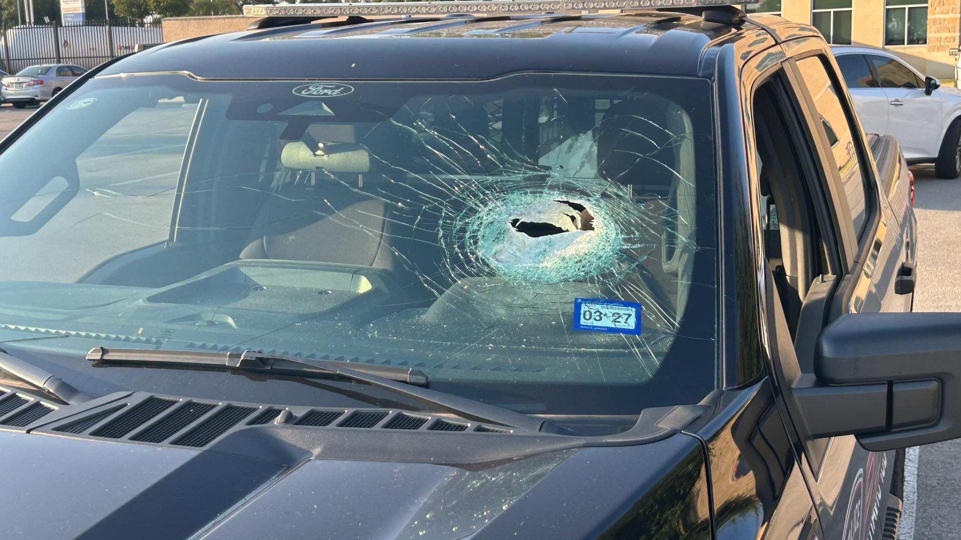 Lake Travis ISD officer injured by rock on US 281 | kvue.com