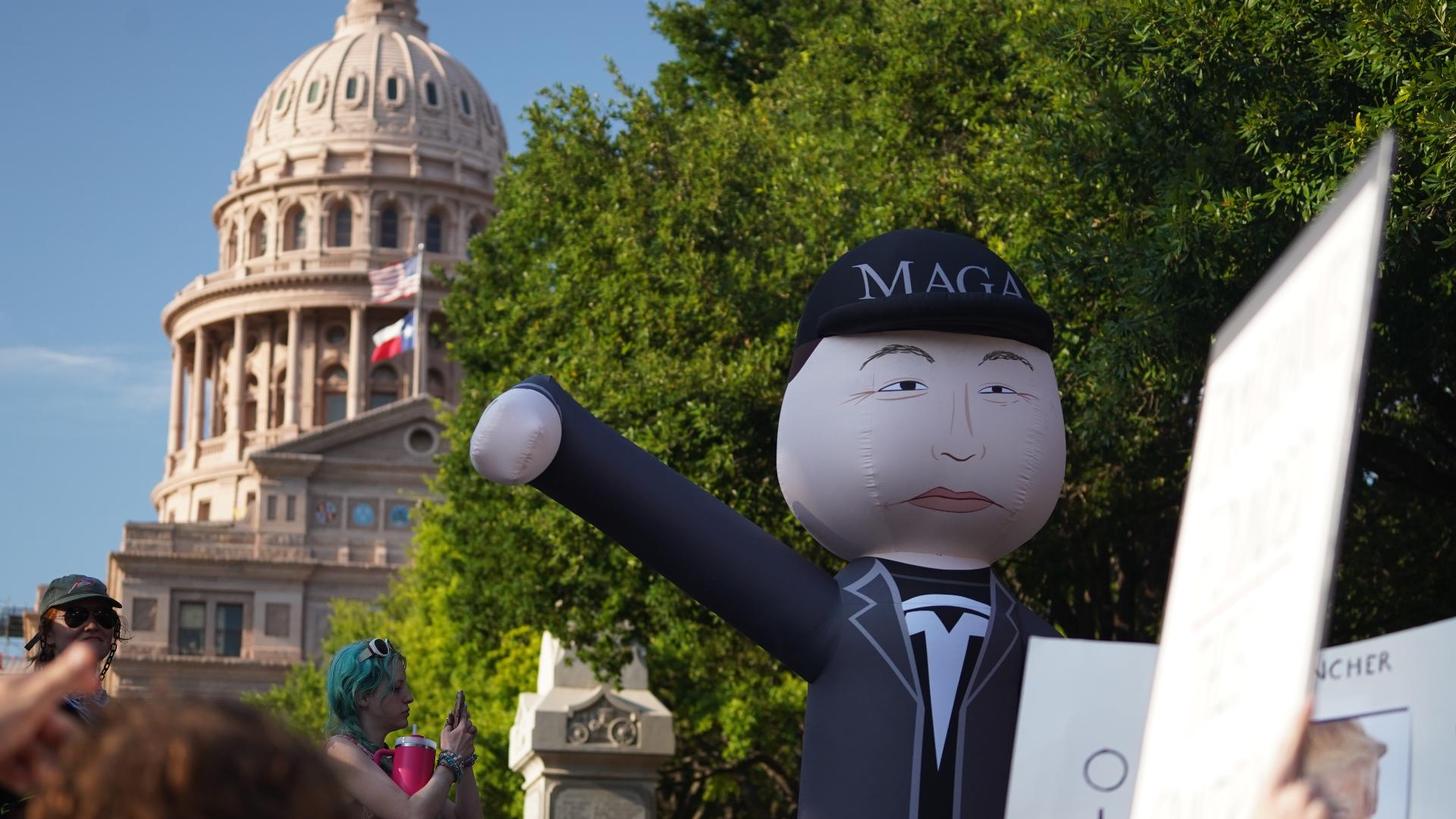 Austin protest: Thousands gather for 'No Kings' protests | kvue.com