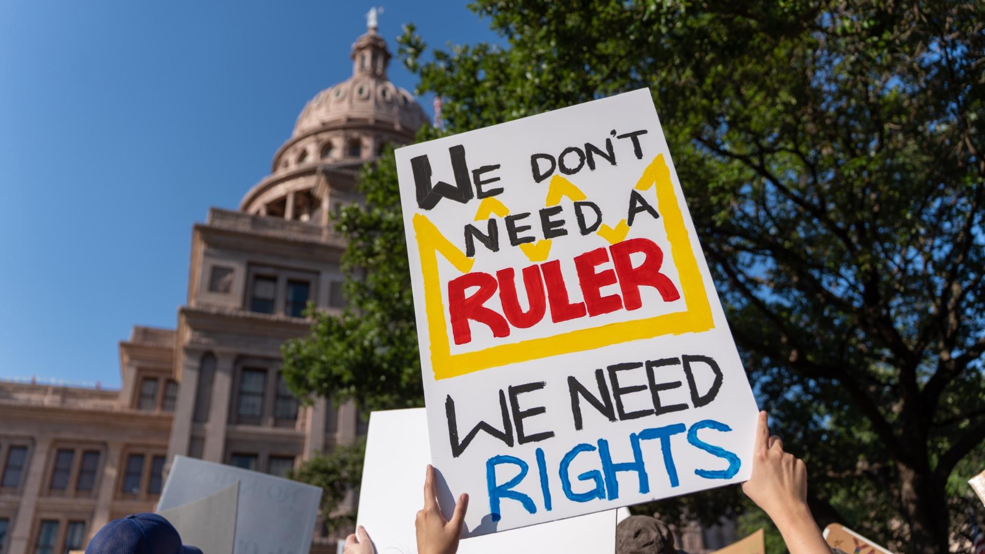 Austin protest: Thousands gather for 'No Kings' protests | kvue.com