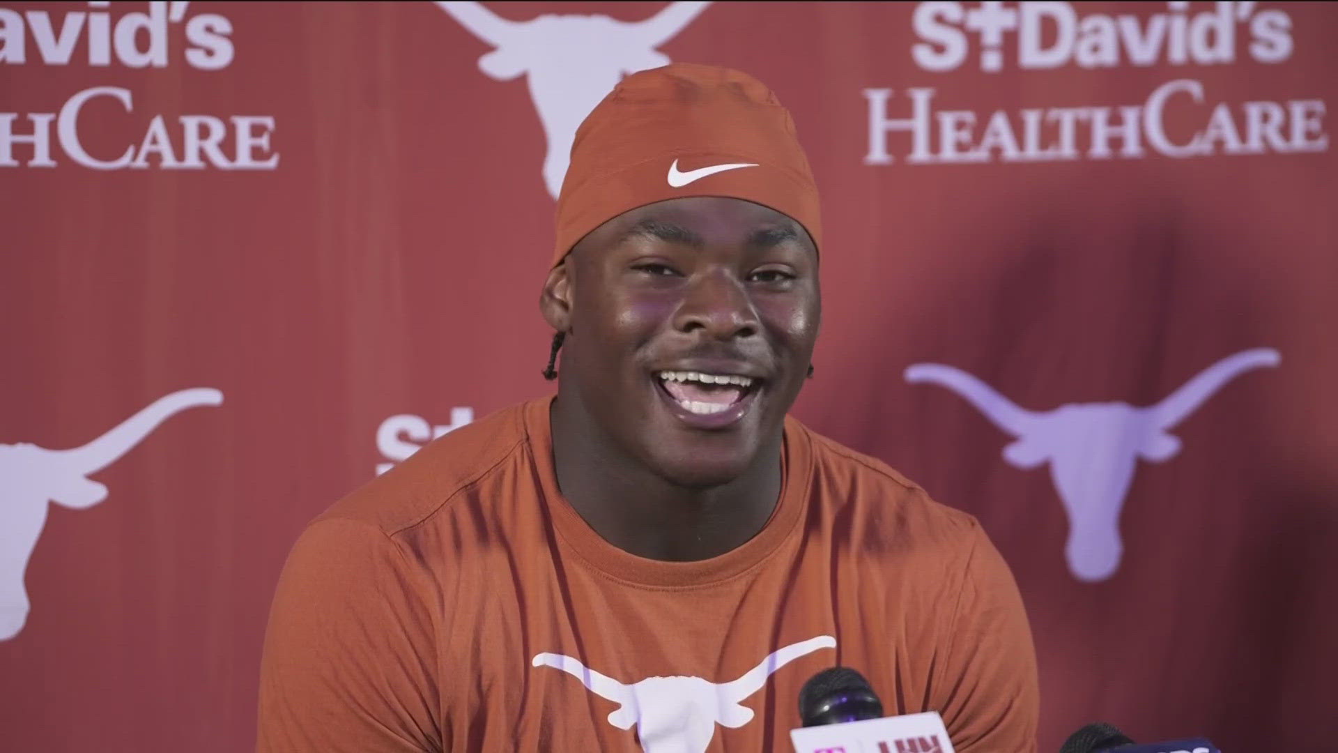 Longhorn Colin Simmons goes from No. 11 to No. 1 | kvue.com