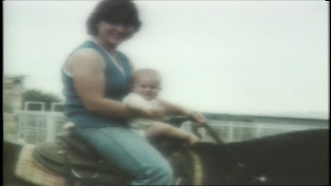 KVUE REWIND: Parents of Austin yogurt shop murder victim Amy Ayers ...