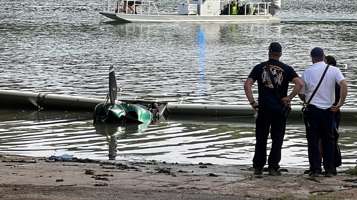 NTSB releases new details about Lady Bird Lake plane crash | kvue.com