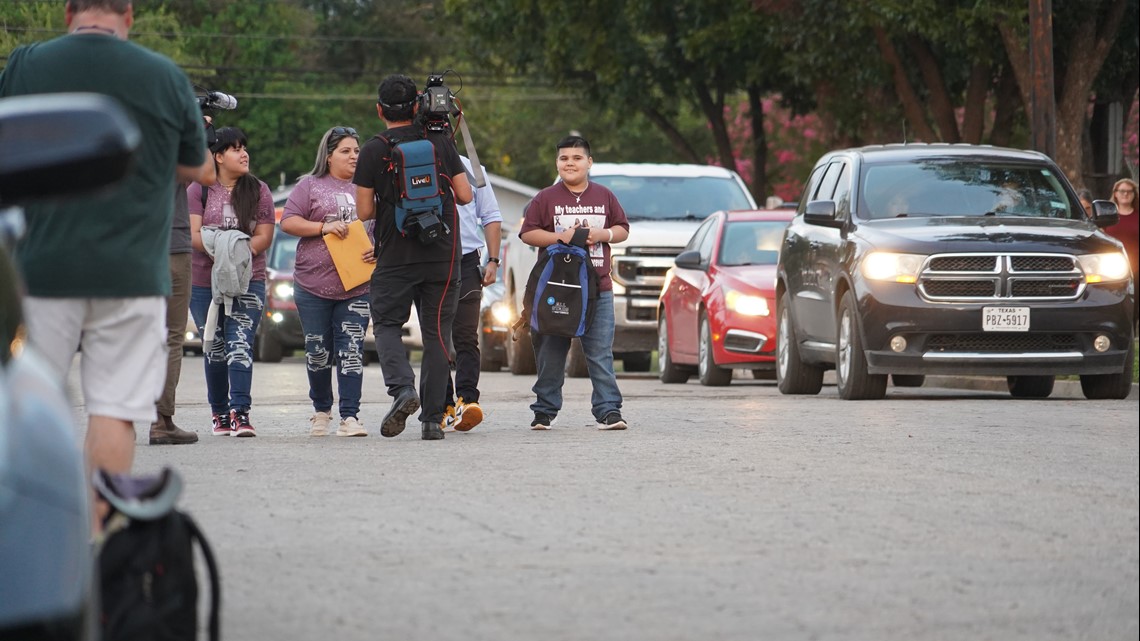 Uvalde shooting aftermath: Students head back to school | kvue.com