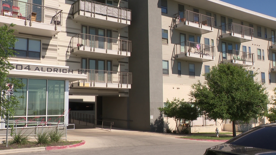 Residents shaken up after deadly shooting at East Austin apartment ...
