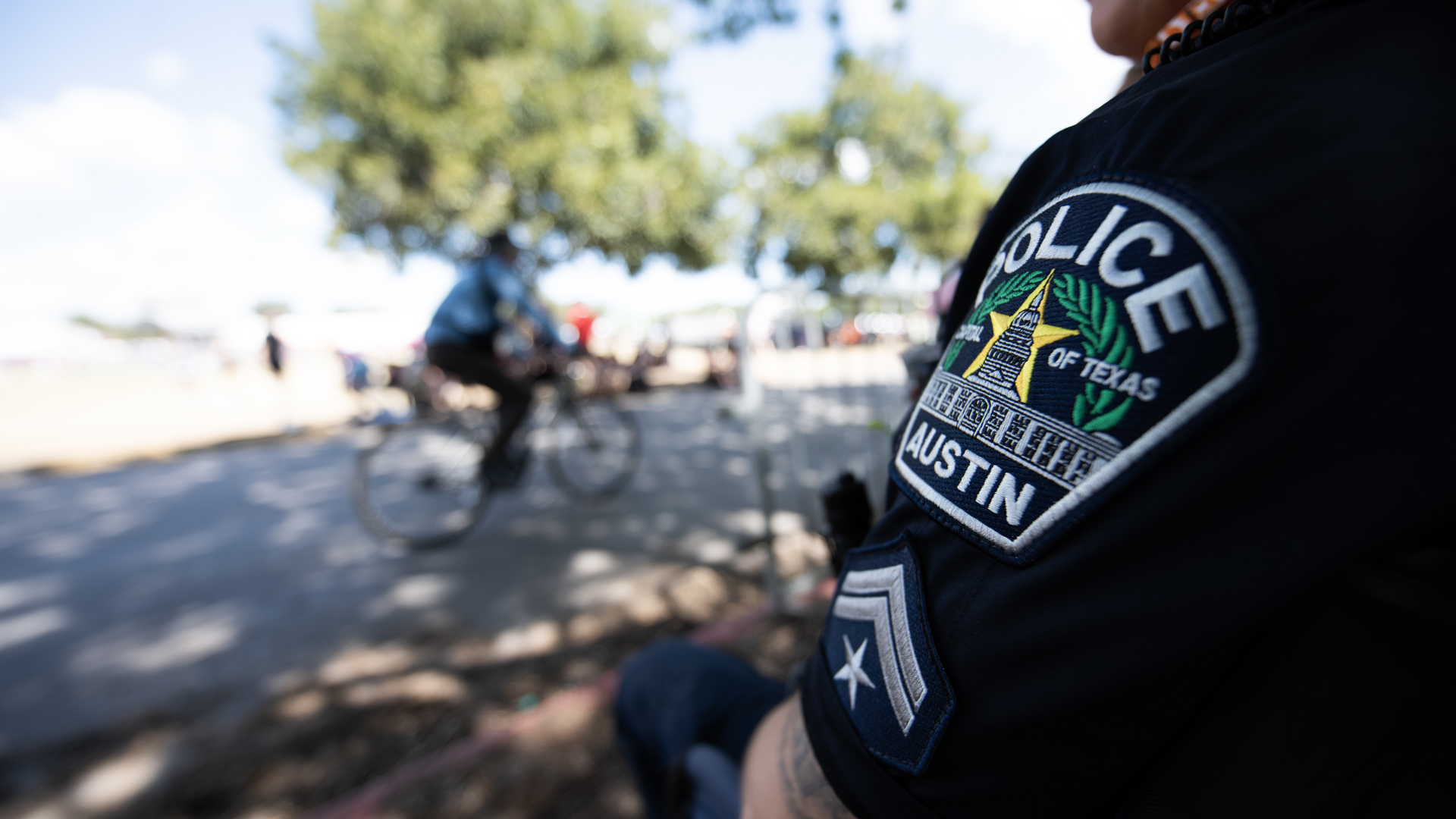 Travis County man sues 2 APD officers, city of Austin over alleged use ...