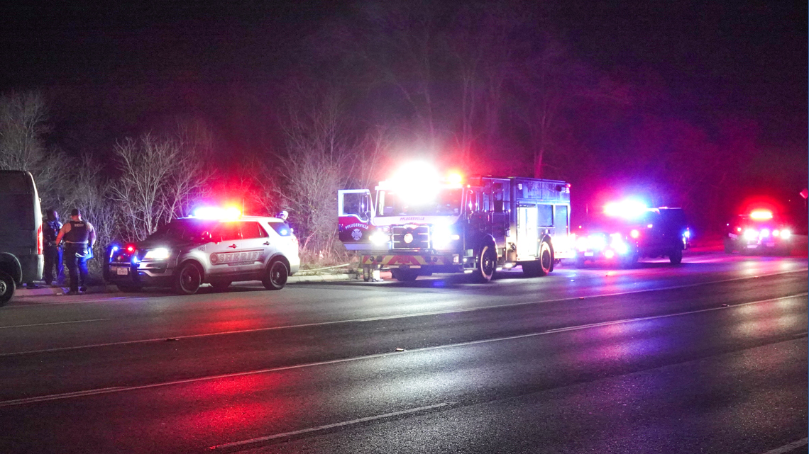 Deadly vehicle fire prompts lane closures in Travis County | kvue.com