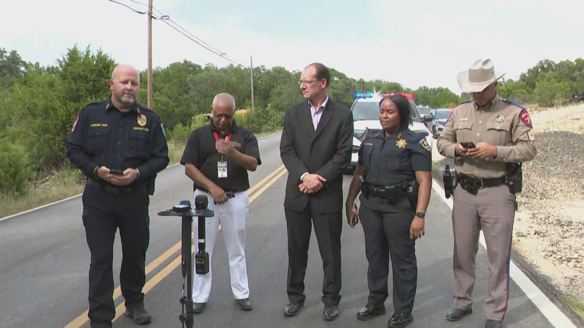 Officials provide update on Leander ISD school bus rollover crash | kvue.com