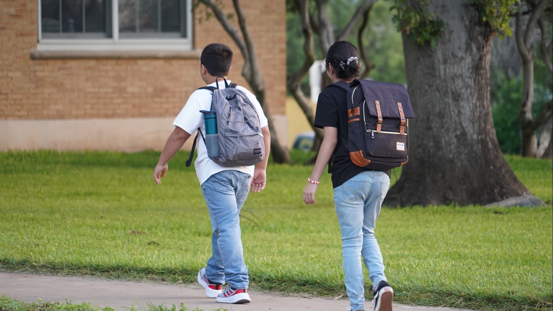 Uvalde shooting aftermath: Students head back to school | kvue.com