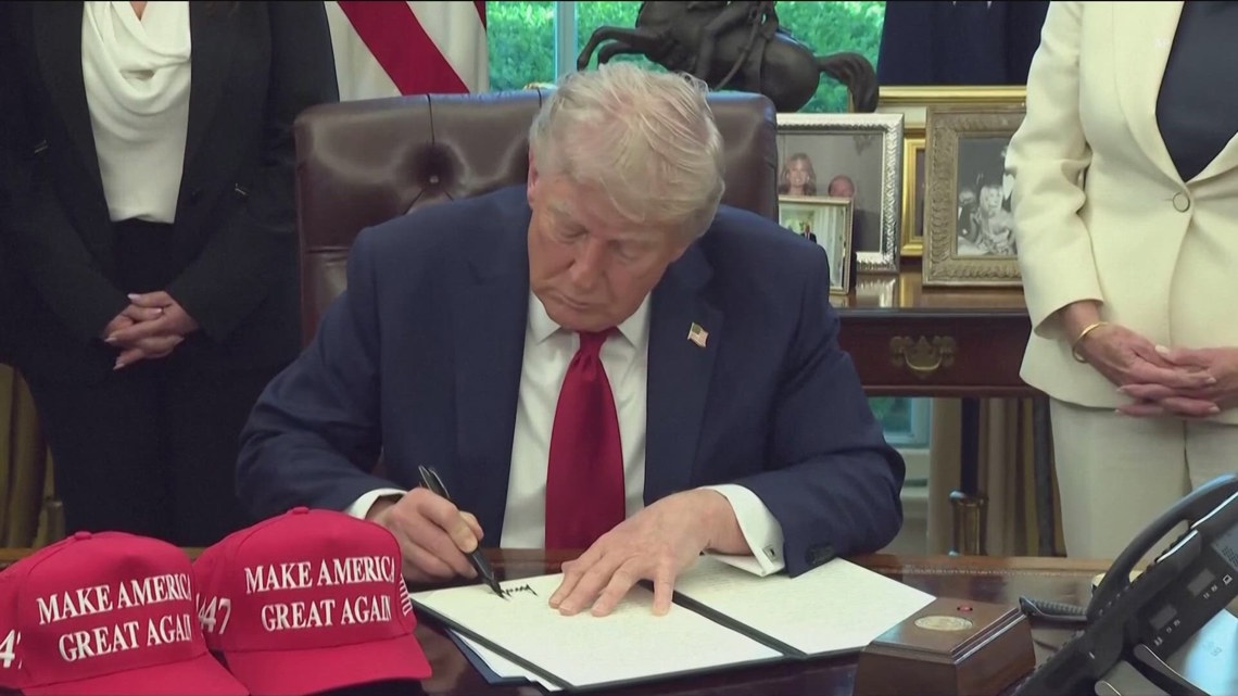 President Donald Trump signs executive orders targeting 'wokeness' on ...