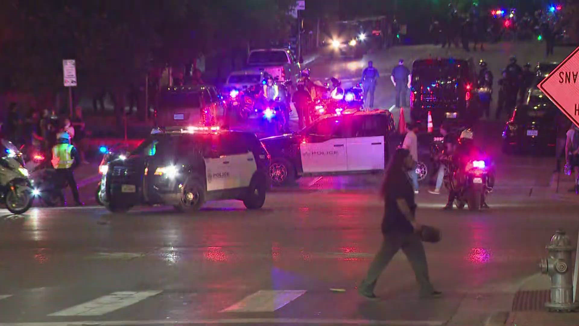 Austin streets closed as 'No Kings' protest leaves Texas Capitol | kvue.com