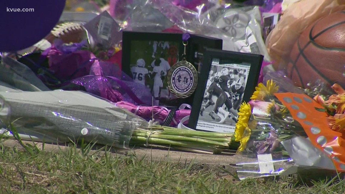 Vigil held for Austin shooting victims in Elgin | kvue.com