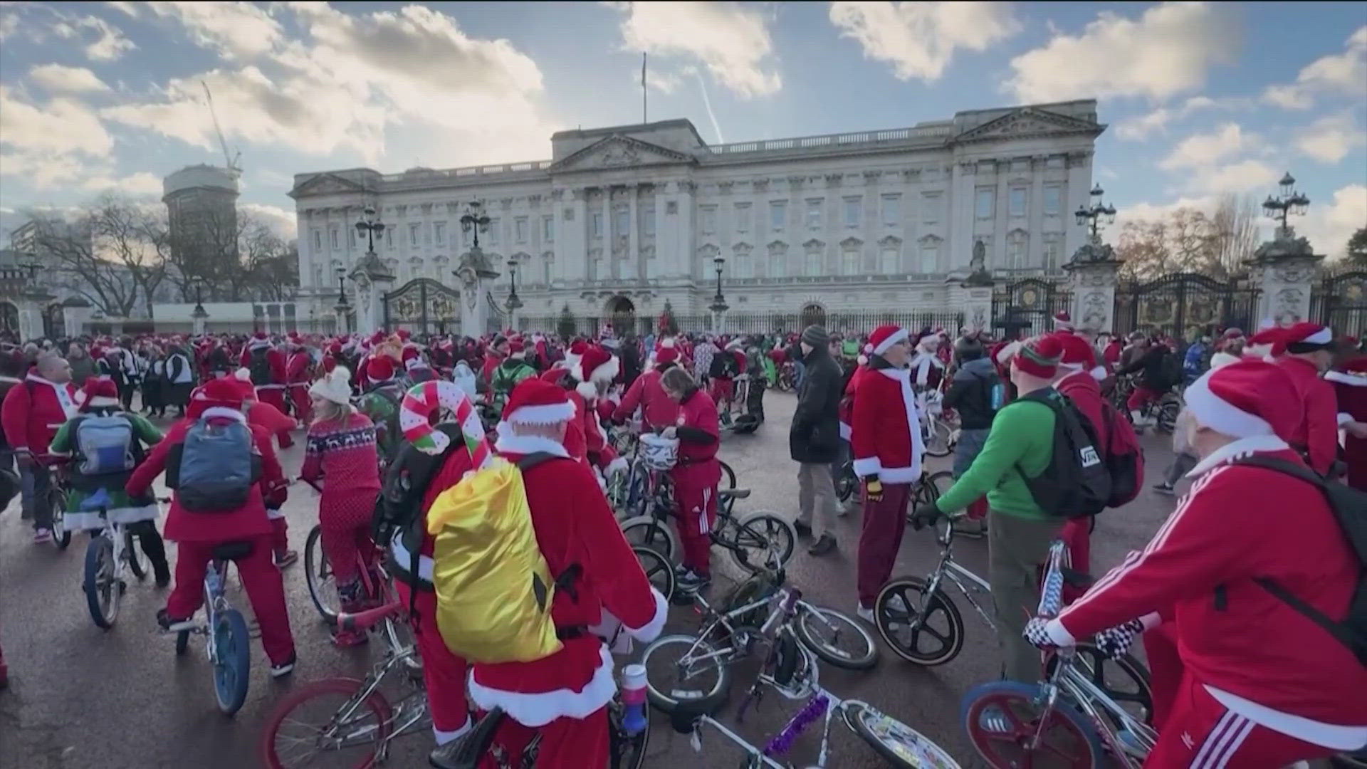 Hundreds of Santas cycle through Central London | kvue.com