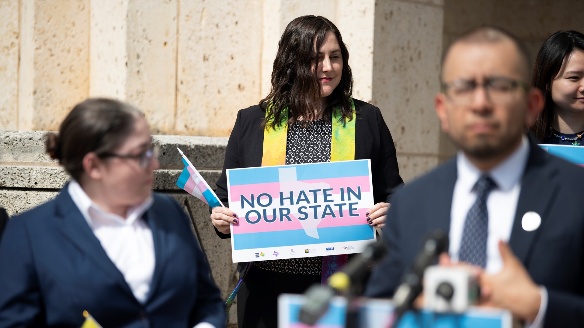 ACLU, families rally in Austin in support of transgender kids | kvue.com