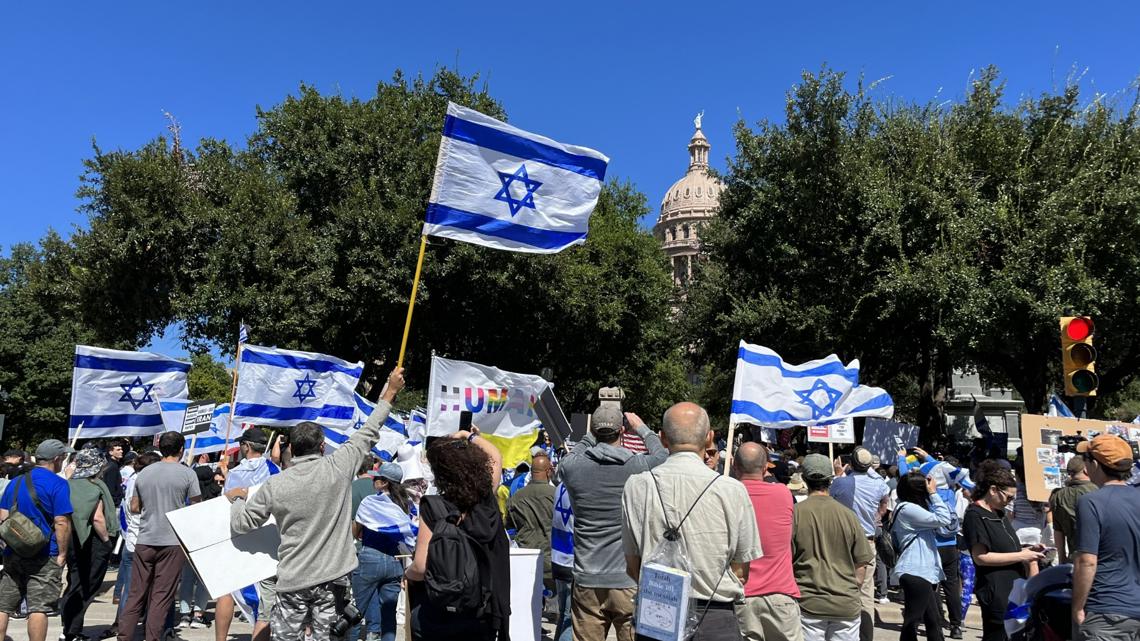 Israel, Palestine supporters gather in separate protests at the Texas ...