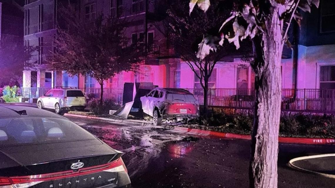 Power outage hits northwest Austin complexes after crash | kvue.com