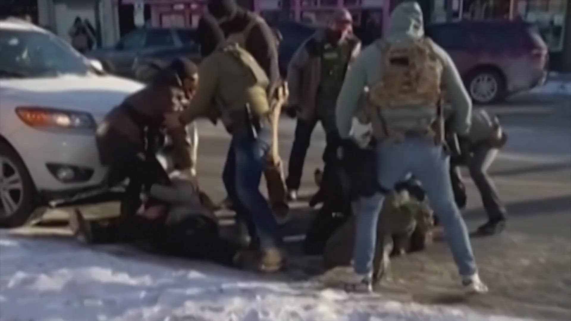 New video shows Alex Pretti kicking federal vehicle days before deadly ...