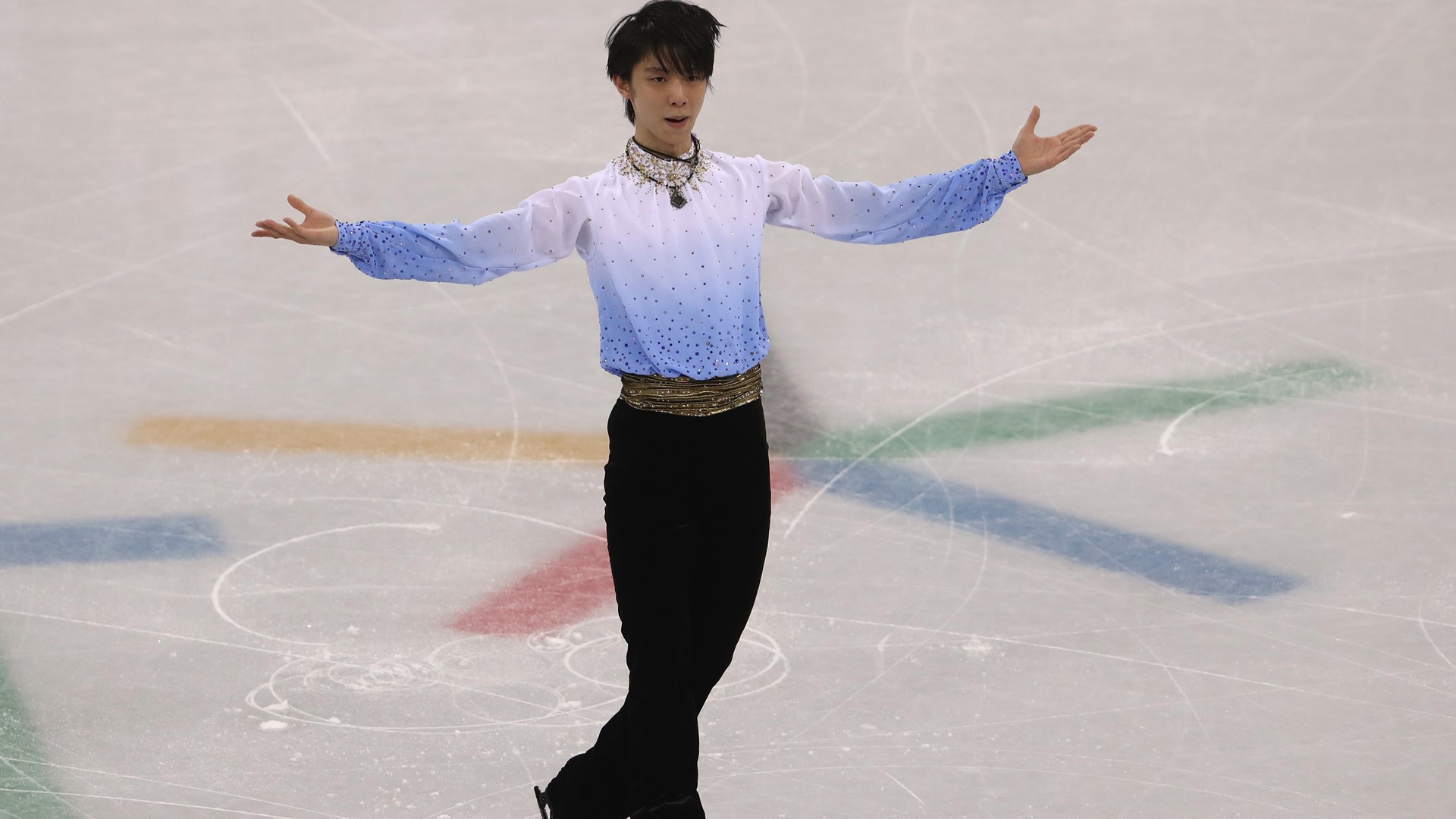PHOTOS: Winnie the Pooh rains down on Yuzuru Hanyu | kvue.com