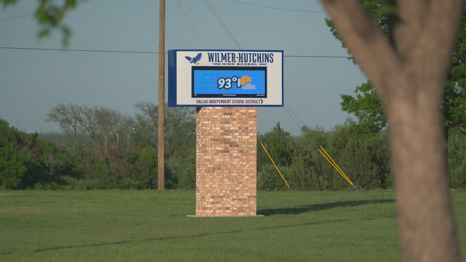 Wilmer-Hutchins High School students return to campus after shooting ...