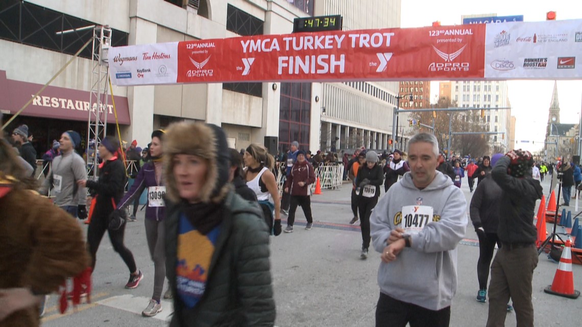 Thousands of Turkey Trotters take on the cold | kvue.com