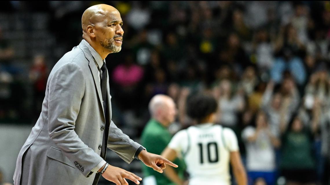 USF men's basketball coach dies at 43 | kvue.com
