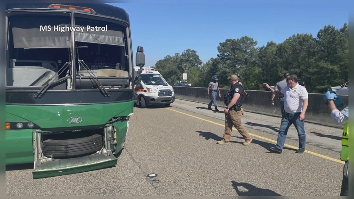 Bus with 56 students crashes on Interstate 10 | kvue.com