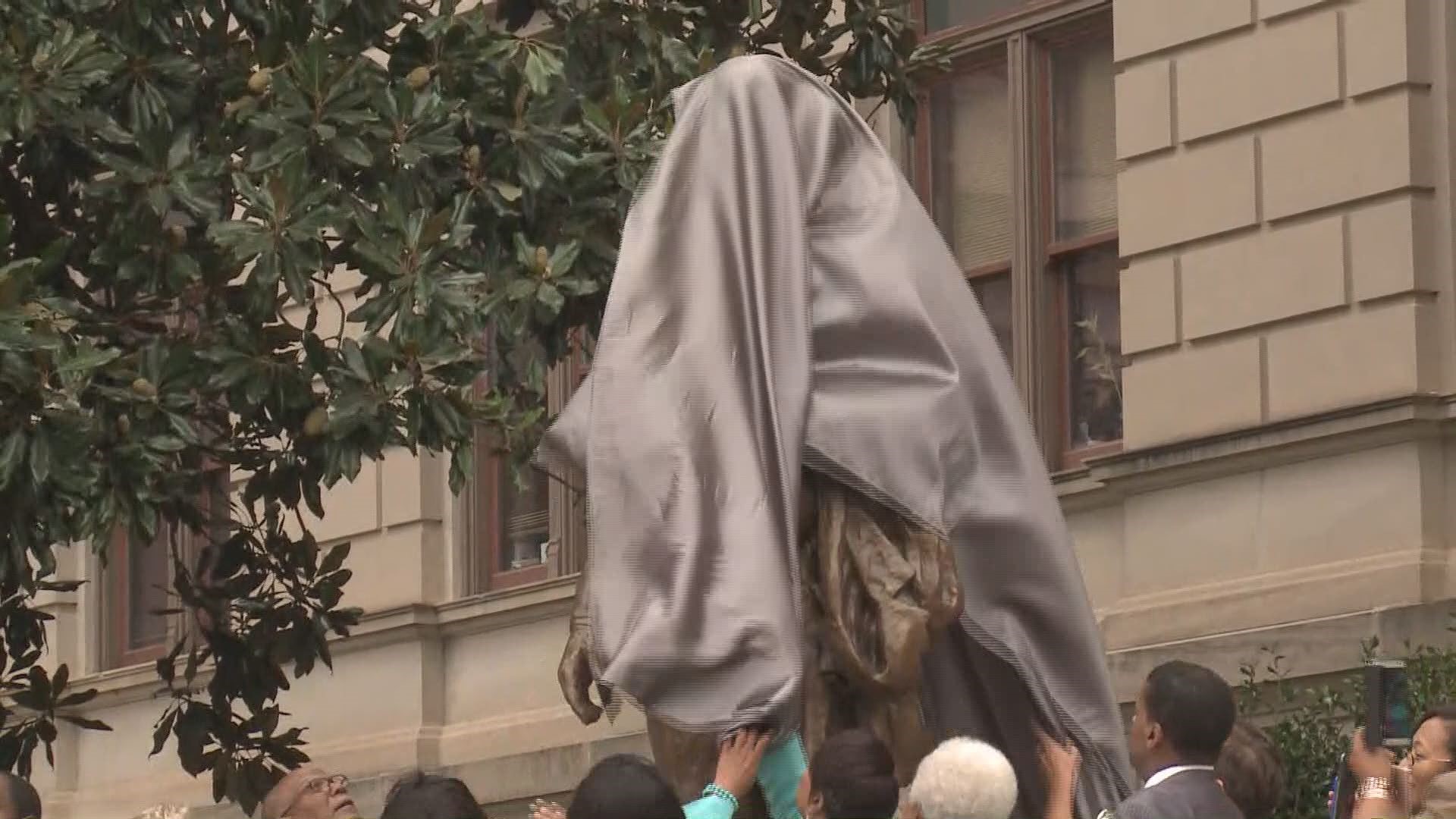 Photos | MLK Jr. statue unveiled at Georgia's State Capitol | kvue.com